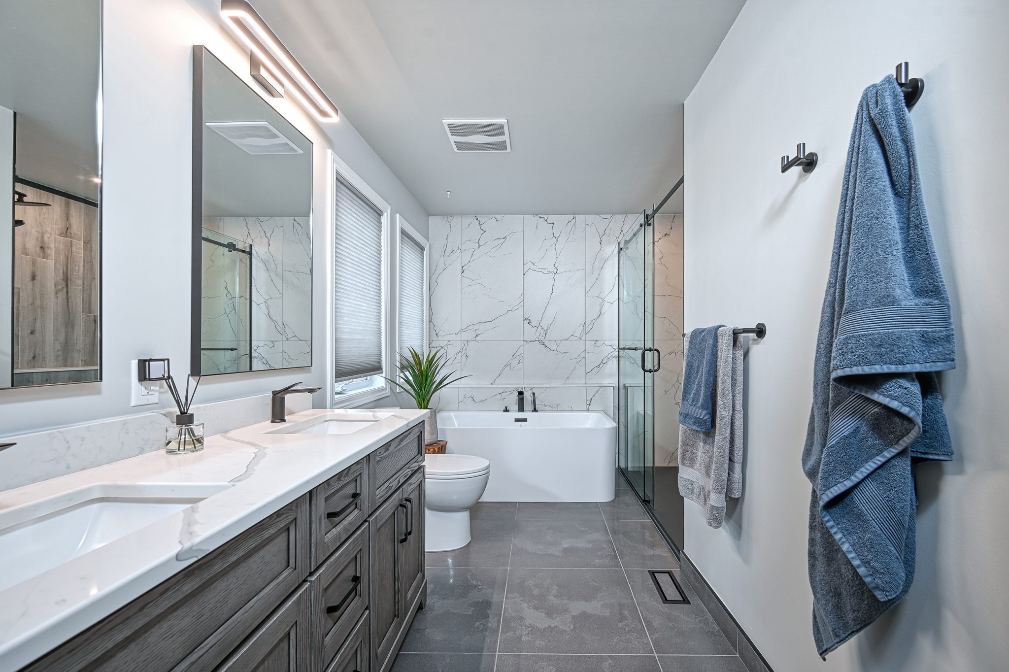 Blue Waves Ensuite - Distinctive Bathrooms & Kitchens